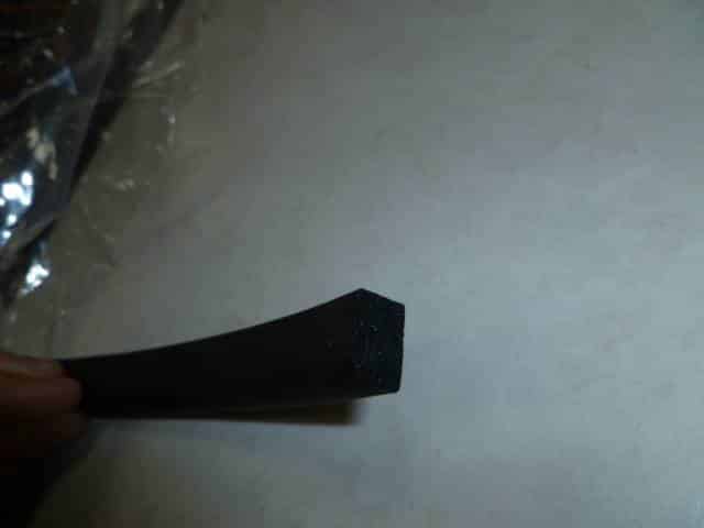 MOULURE DE FOAM CACHE-VIS NOIR EN FORME DE D # 1703430 - Marina Fortin